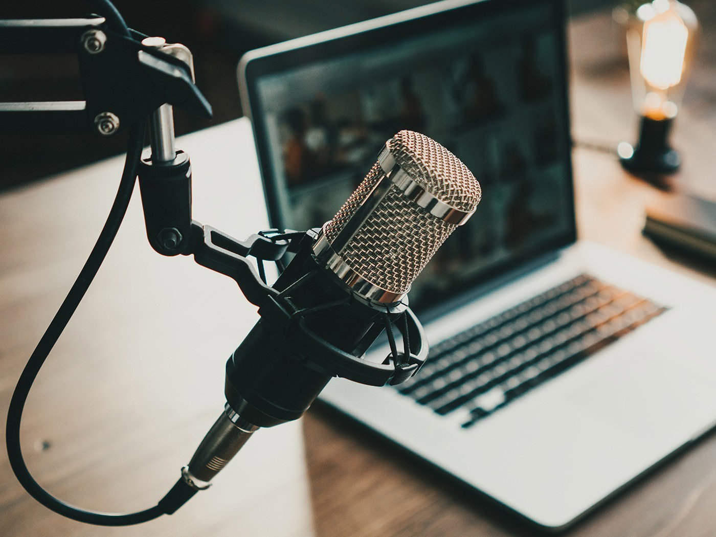 Los 13 mejores podcast en español que debes escuchar - Cultura Genial